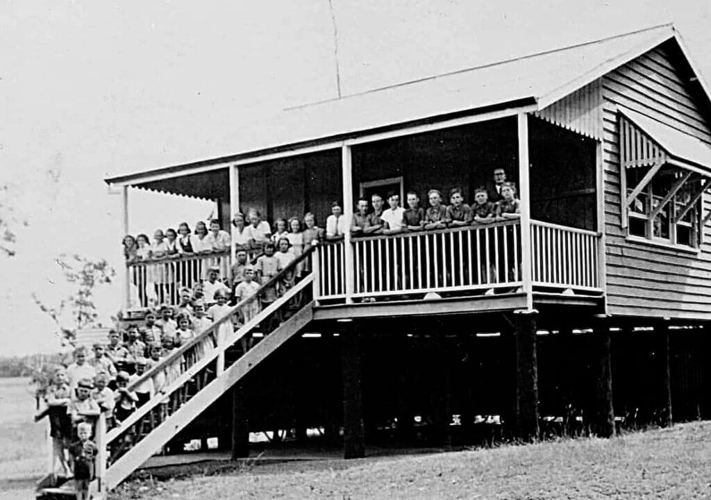 Clonmel School Sign & Gateway Opening. - Monto Magic